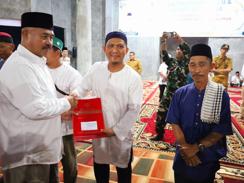 Bupati Kutai Kartanegara Salurkan Bantuan dan Hibah Keagamaan di Muara ...